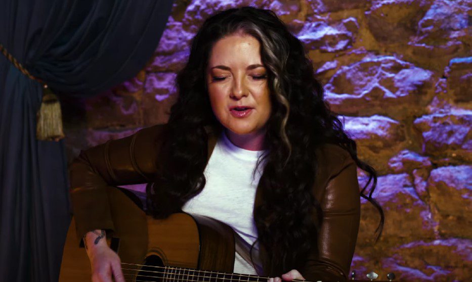 Watch Ashley McBryde’s Acoustic Version Of “Brenda Put Your Bra On ...