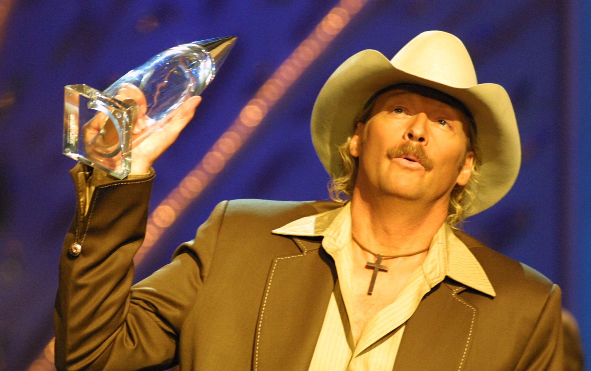 On This Date: Alan Jackson Sets CMA Awards Record With 10 Nominations ...