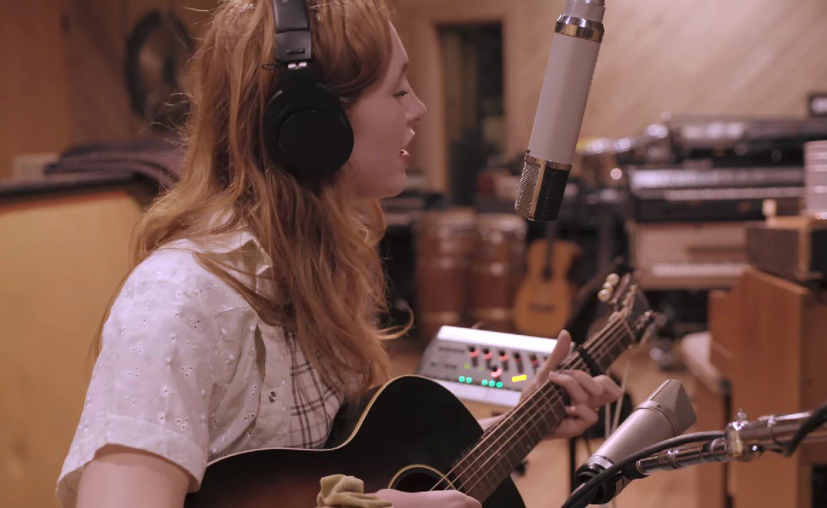 Bella White’s Somber New Single “Rhododendron” Is A Must-Listen ...