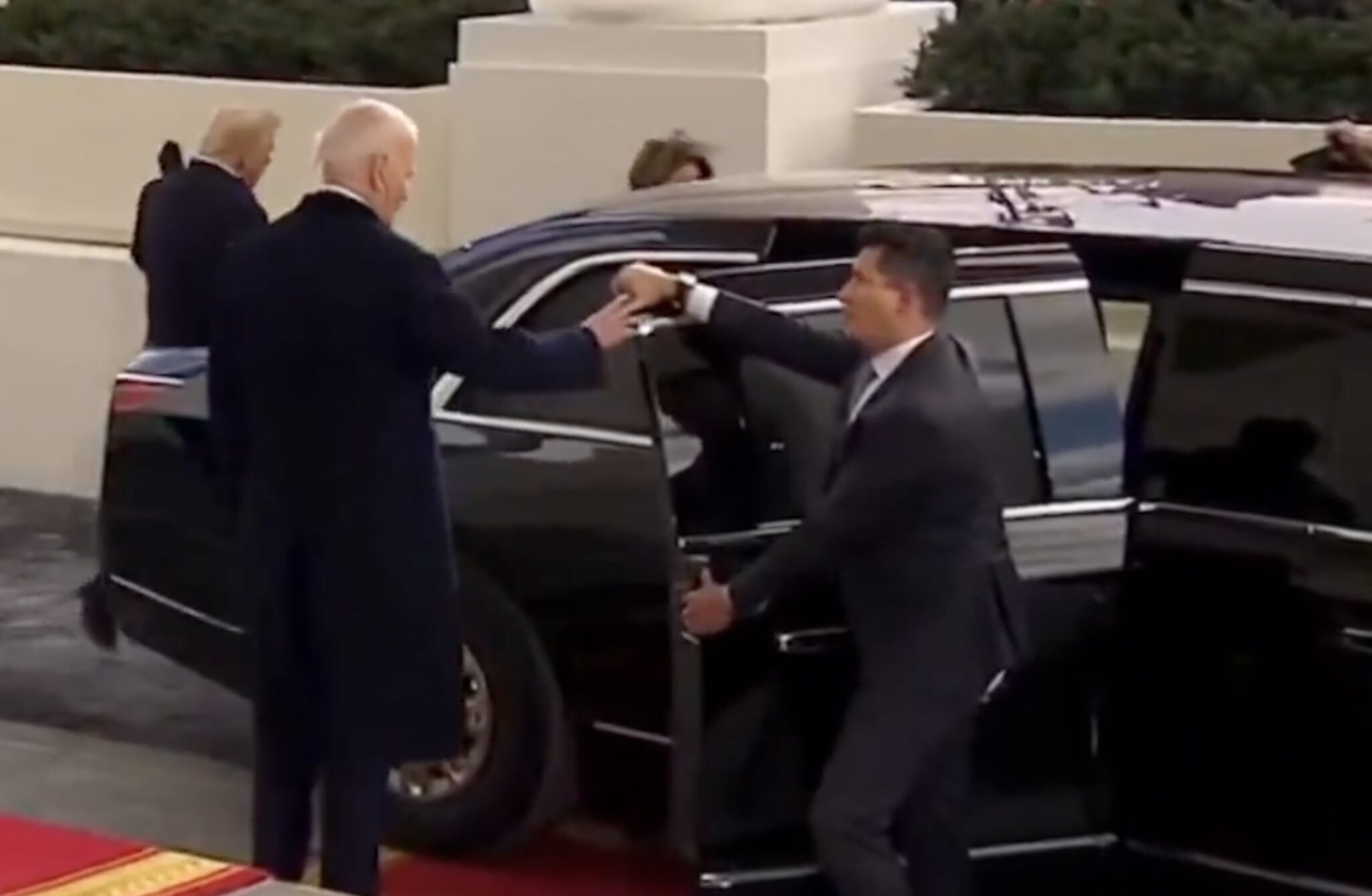 Secret Service Agent Looks Confused After Joe Biden Awkwardly Strokes ...