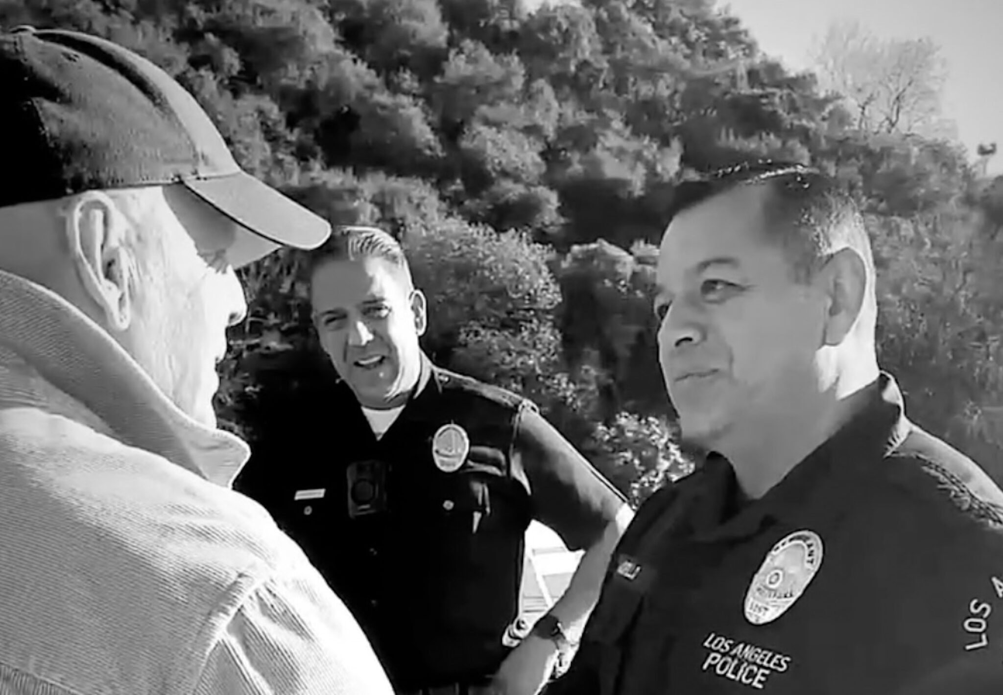Bruce Willis Thanks Los Angeles First Responders In First Public ...