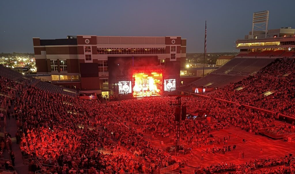 Garth Brooks Said It S Not Possible To Play At Boone Pickens Stadium