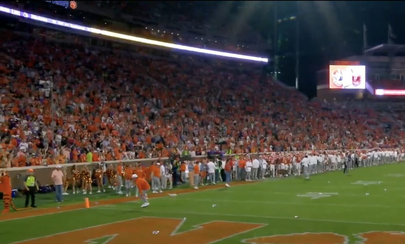Clemson Fans Threw Debris Onto The Field After Onside Kick Call, Only ...