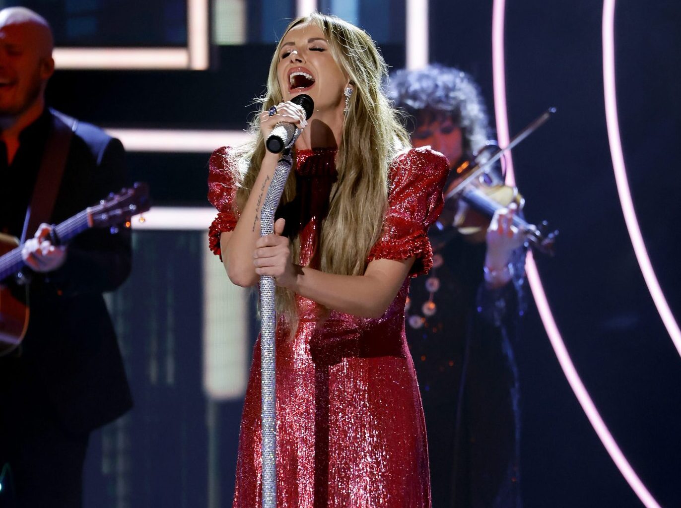 Carly Pearce Delivers Stunning Live Performance Of “29” At CMT Artists ...