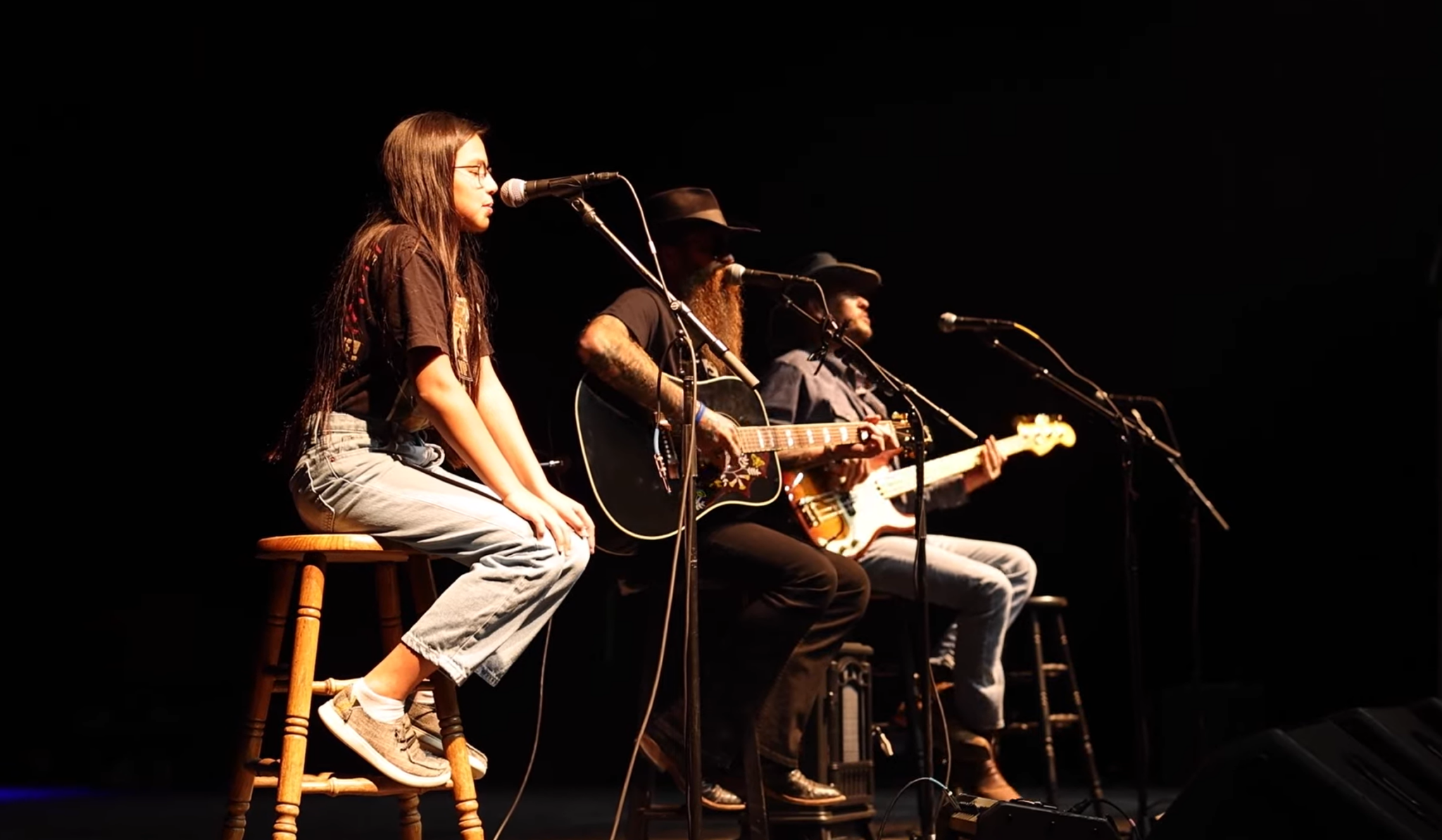 Young Fan Joins Cody Jinks On Stage For Emotional Performance Of “It ...