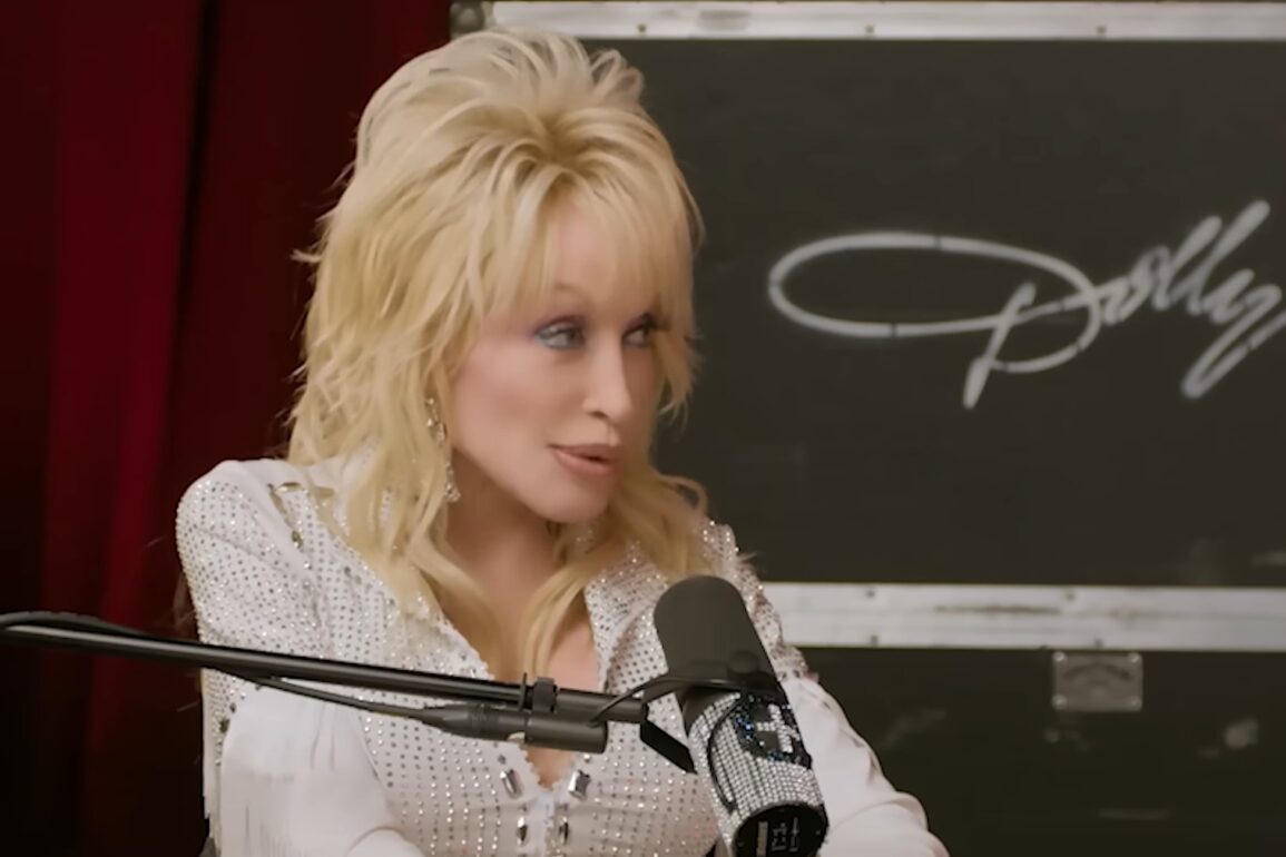 Dolly Parton Tells Jimmy Fallon A Wild Story About A Smoky Mountain ...