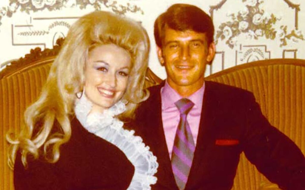How Dolly Parton Met Her Husband, Carl Dean, Outside A Nashville ...