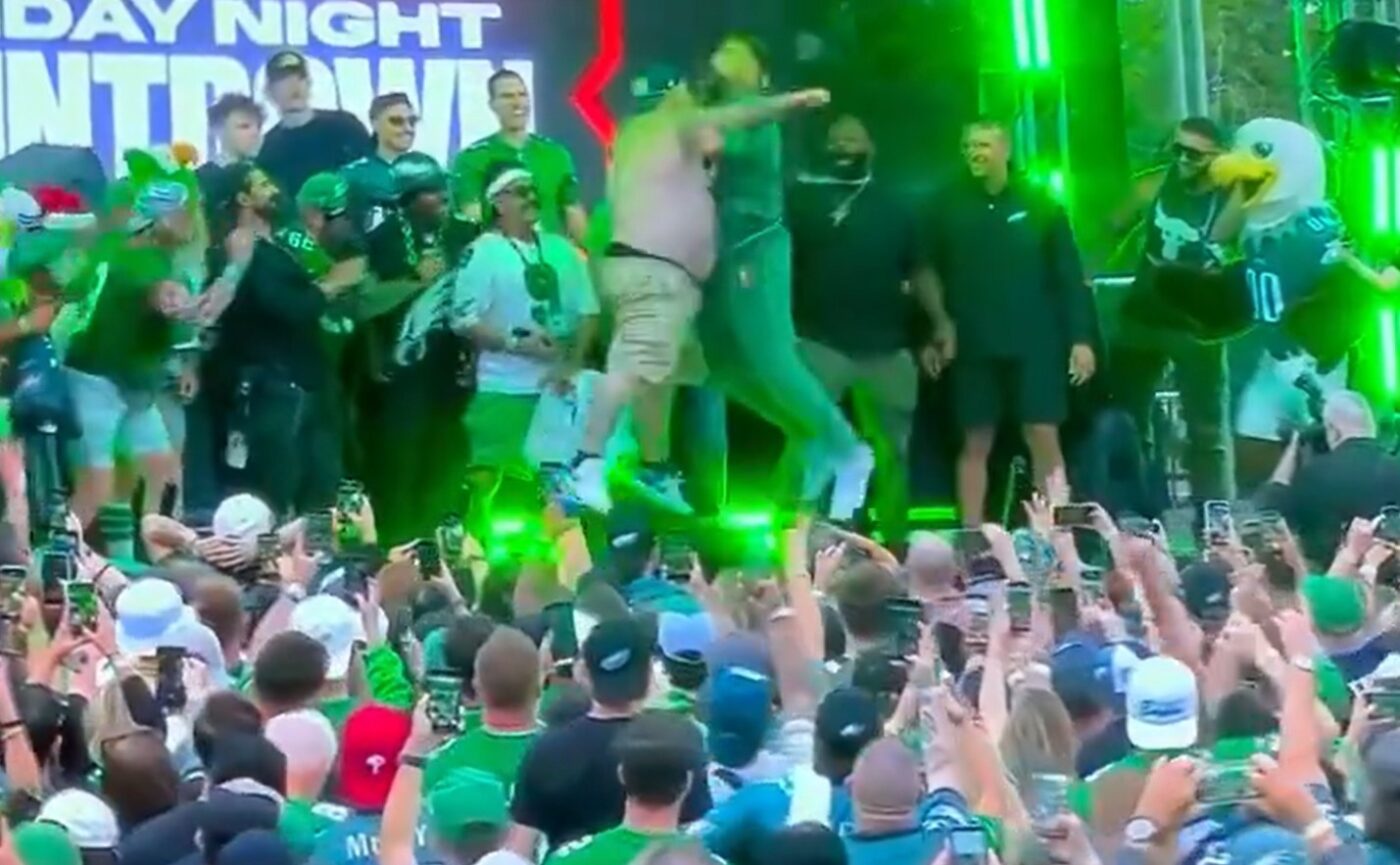 Shirtless Philadelphia Eagles Fan Might’ve Tore His ACL Chest-Bumping ...