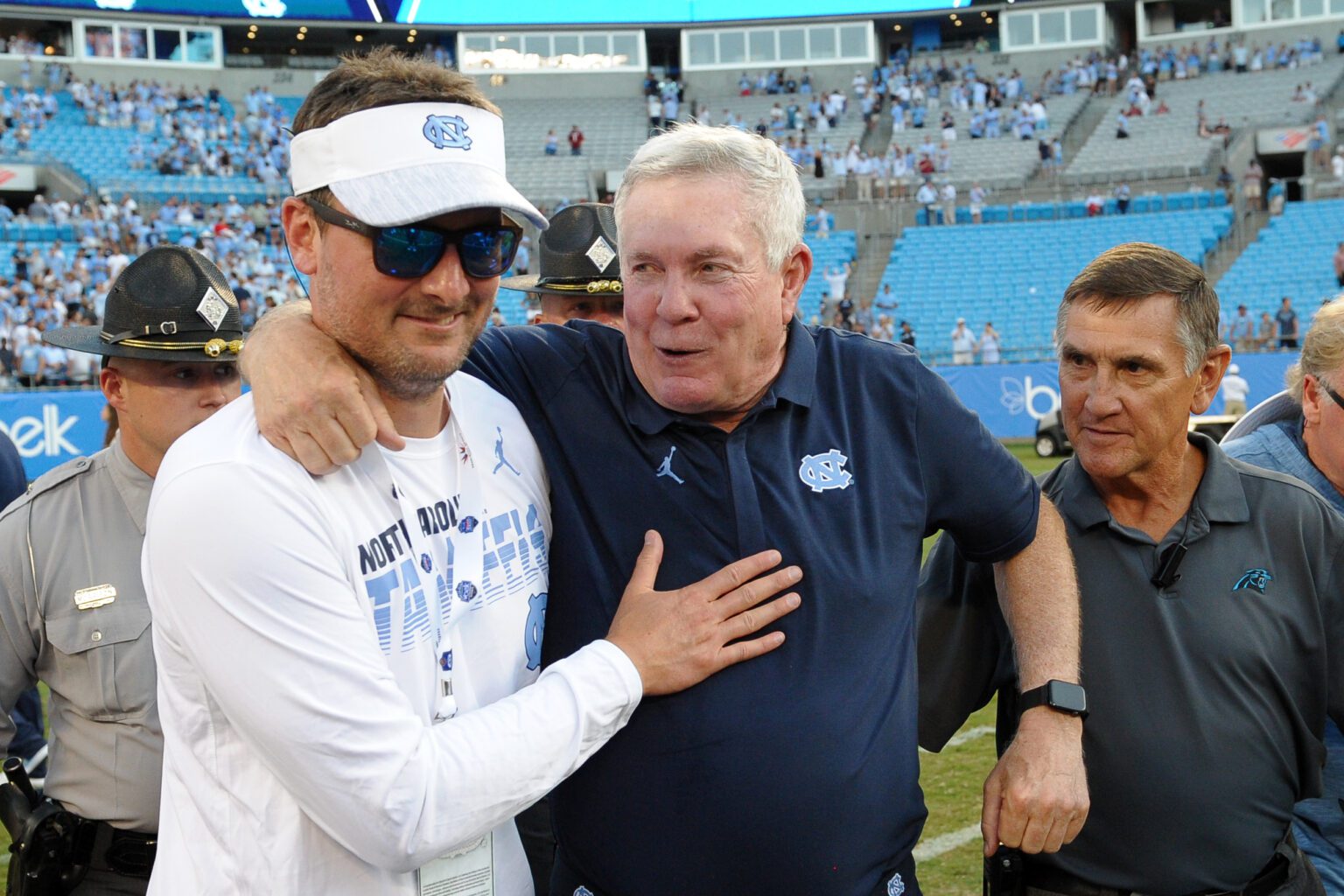 Eric Church Was An “Honorary Captain” For UNC Football & Presented The ...
