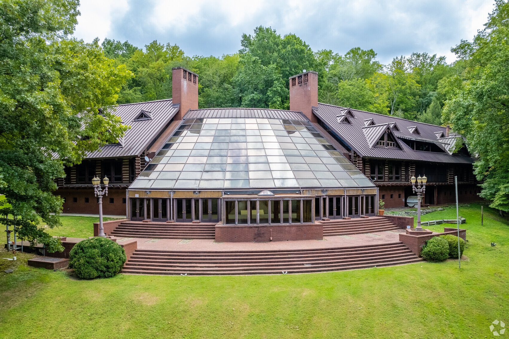 Barbara Mandrell’s Former Fontanel Mansion Is Up for Auction, And The ...