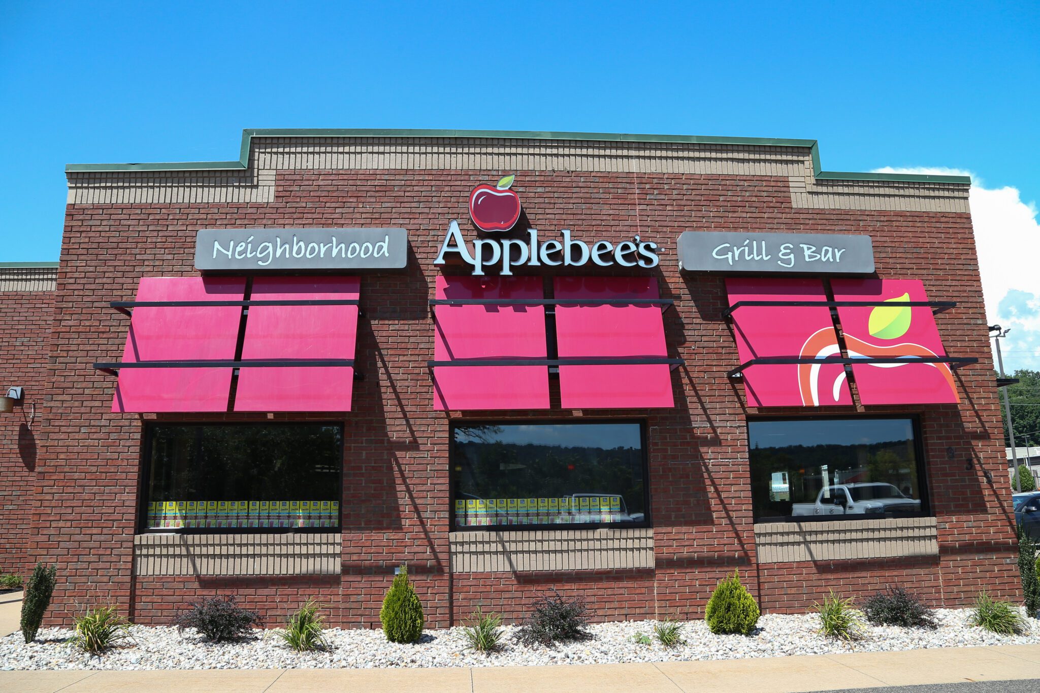 Applebee’s Released A “Weekly Date Night Pass” & Left People Furious ...