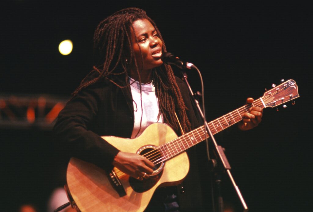 Tracy Chapman Was Inspired To Play Guitar By Buck Owens And ‘Hee Haw ...