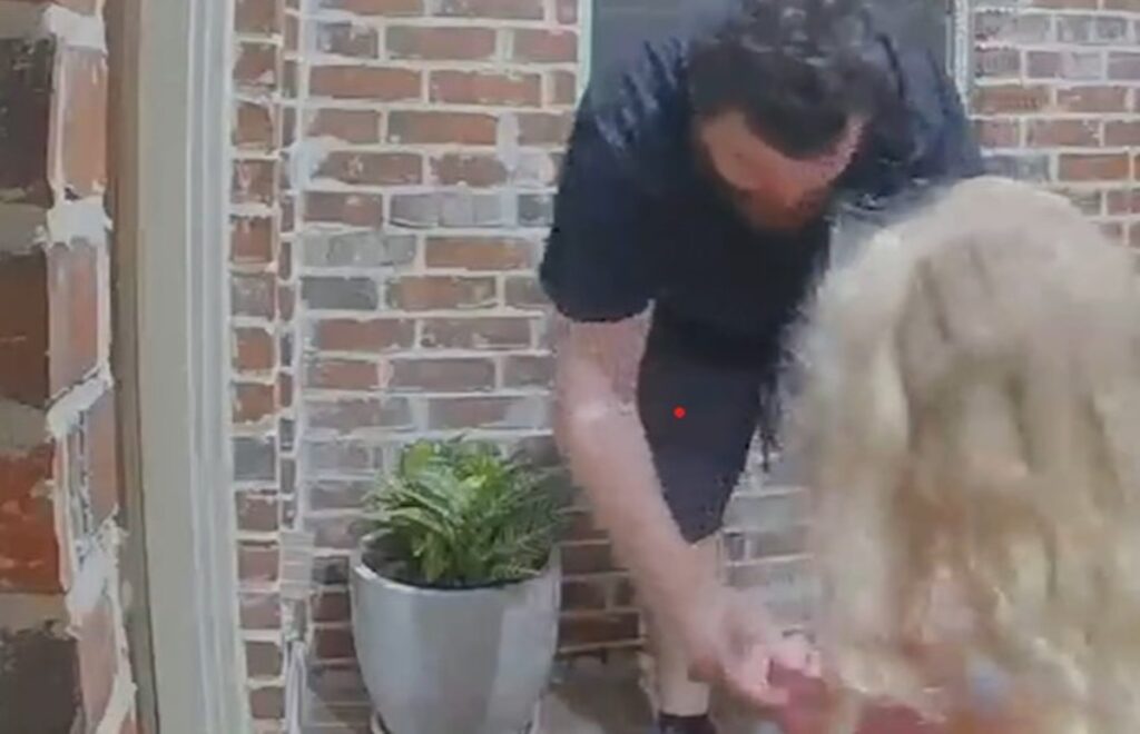 “See This? Boop!” – Dad Of The Year Teaches His Young Daughter How To ...