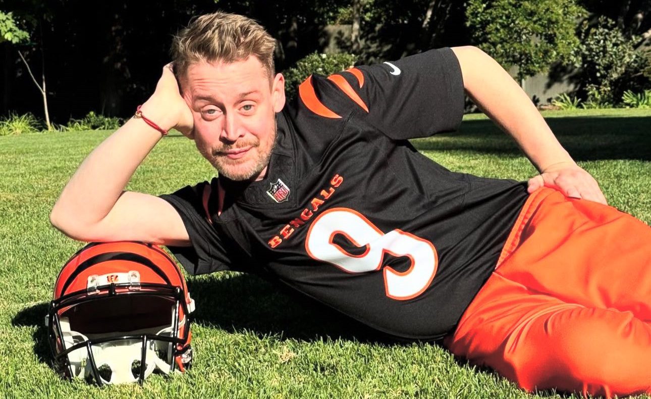 Macaulay Culkin Wins Halloween With Doppelganger Joe Burrow Costume ...