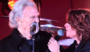 Watch Kris Kristofferson’s Final Performance At Willie Nelson’s 90th ...