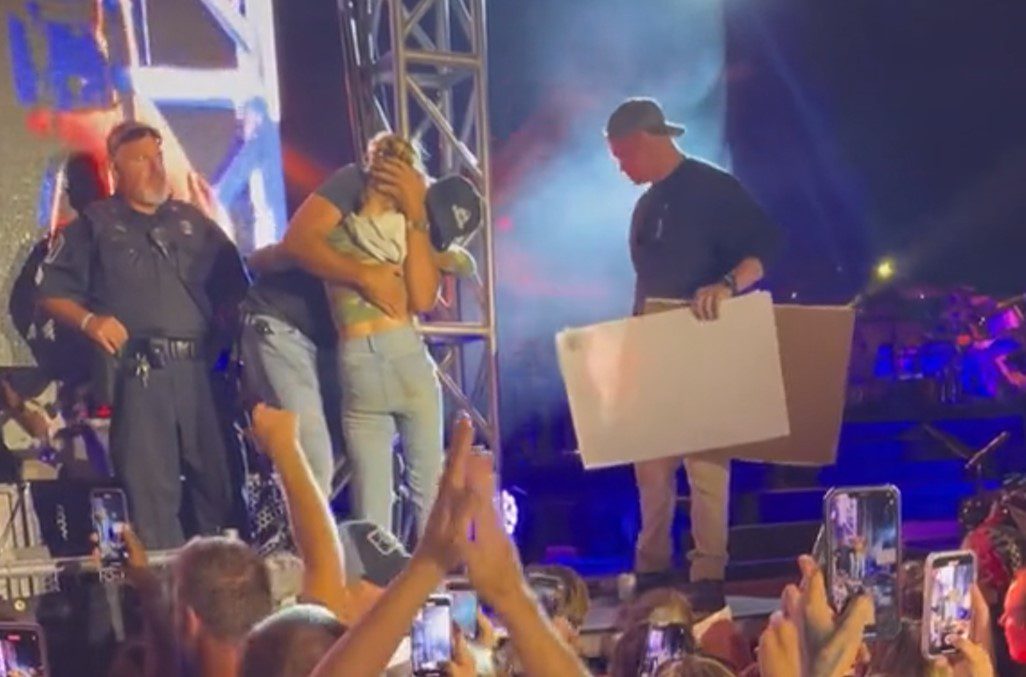 Luke Bryan Hugs Teary-Eyed Girl Who Lost Her Dad To Suicide, Dedicates ...
