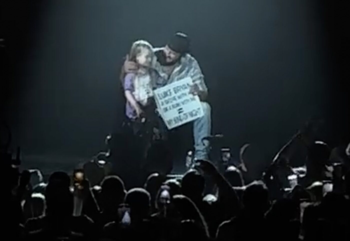 “You’re Not Supposed To Say Damn!” – Luke Bryan Sings “But I Got A Beer ...
