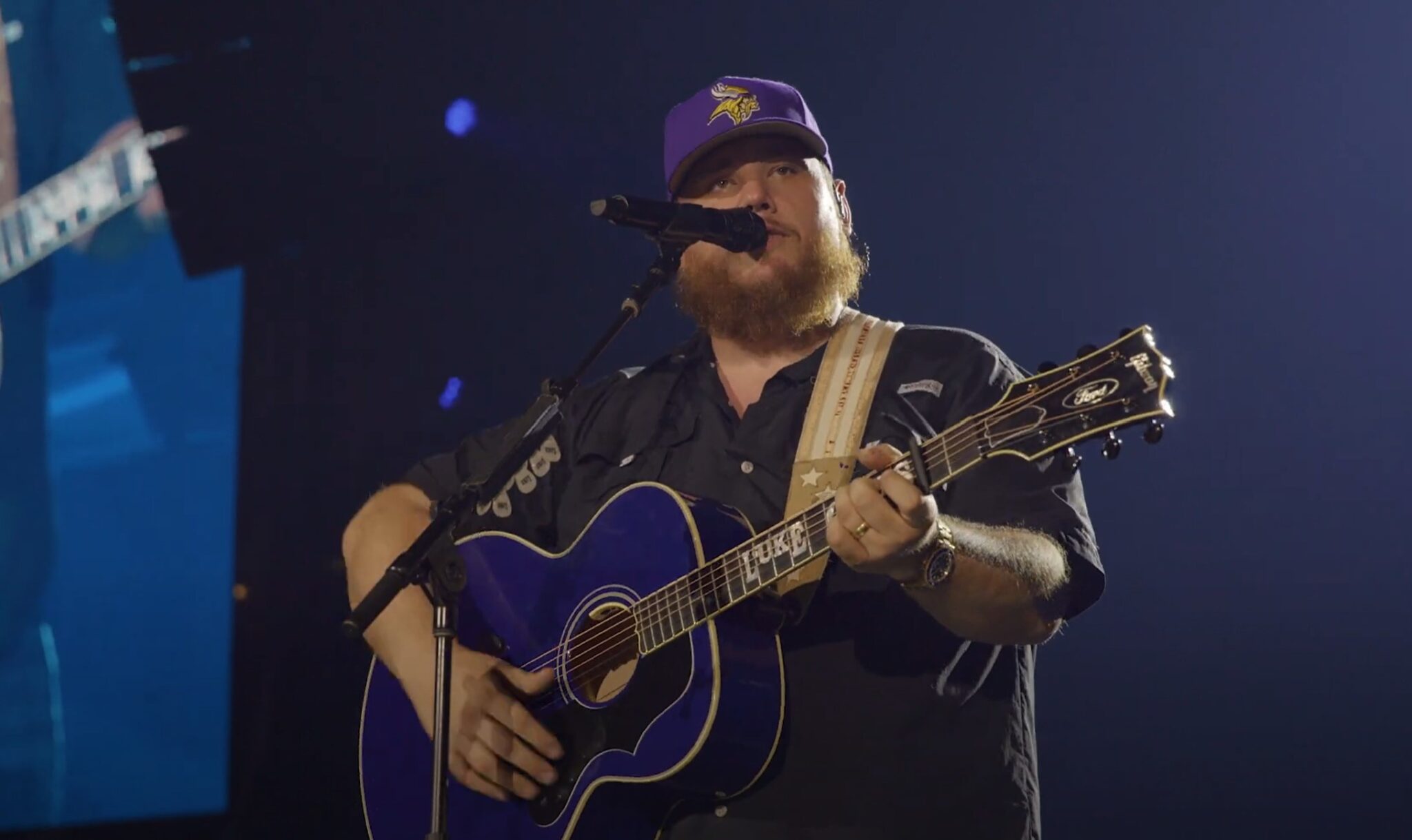 Luke Combs Calls Tracy Chapman A “Supernatural Songwriter,” Thanks Her ...