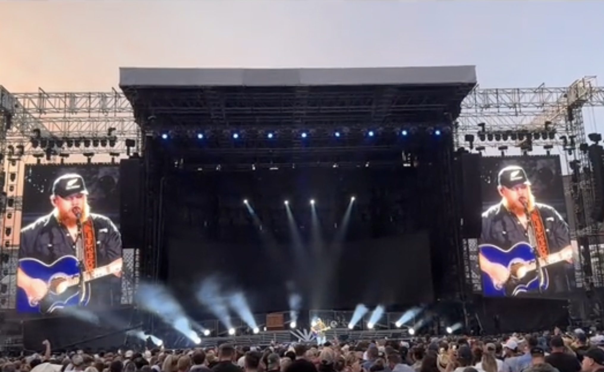 Luke Combs Performs New Unreleased Heartbreak Ballad In New Zealand ...