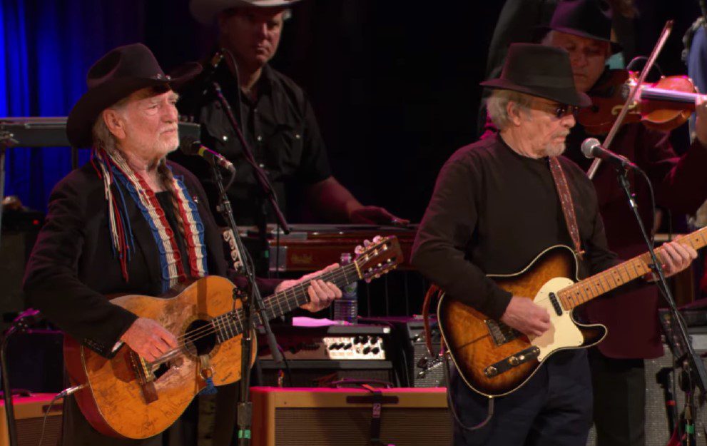 Watch Willie Nelson & Merle Haggard Sing “Pancho & Lefty” For ‘Last Of ...