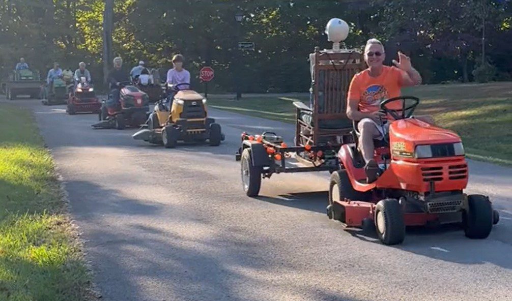 Kentucky Neighborhood Goes Viral With ‘George Jones Neighborhood Night ...