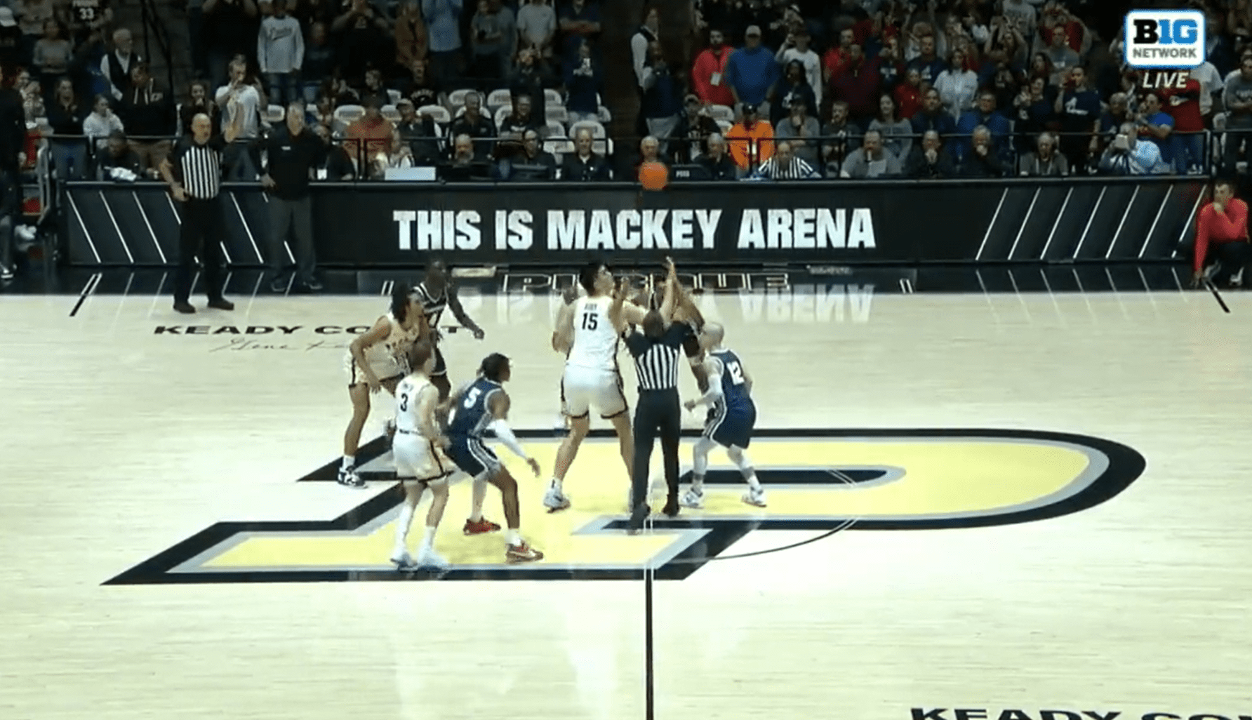 College Basketball Is BACK! 5’8 Samford Guard Lines Up For Jump Ball ...