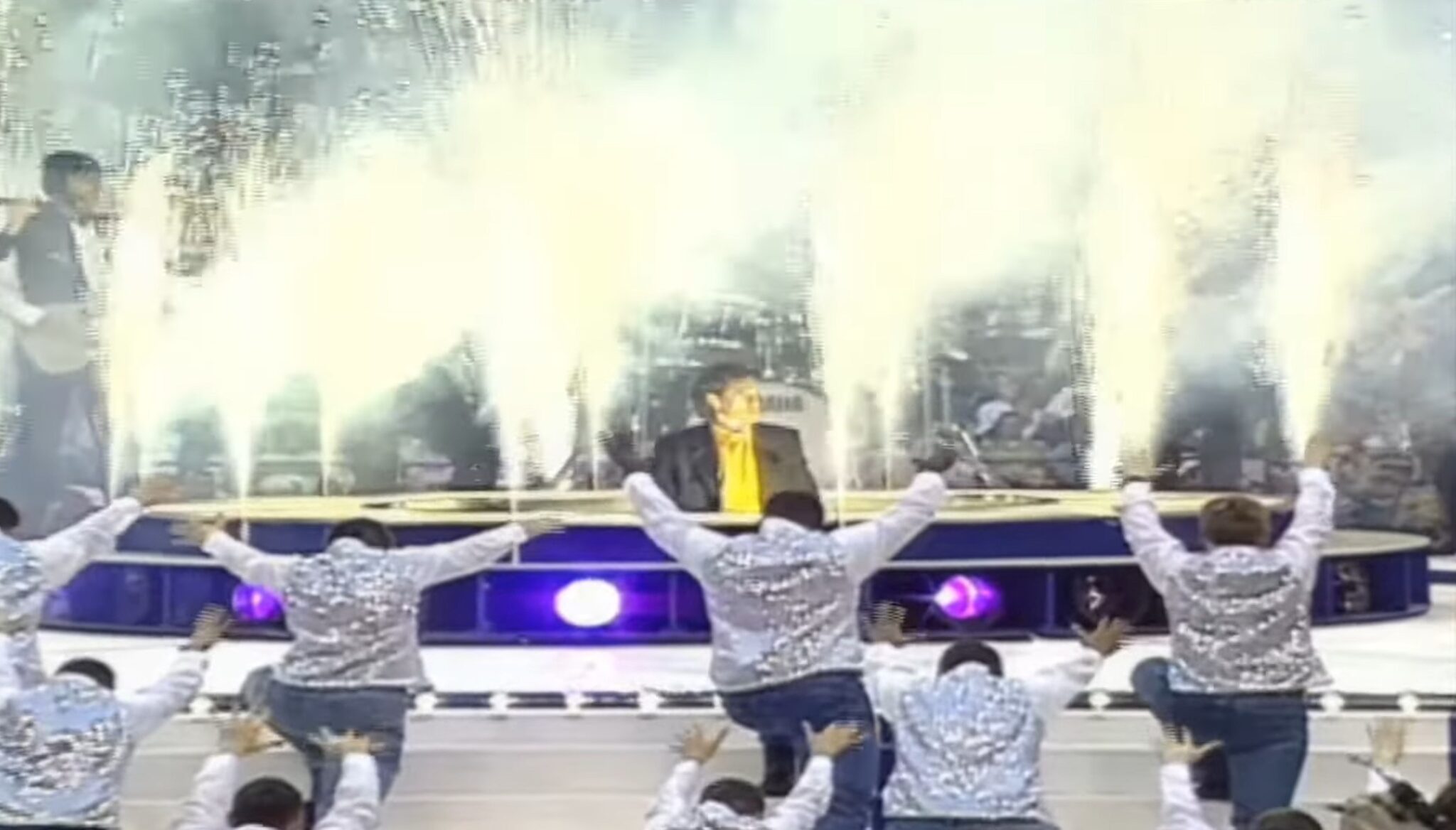 Throwback To Randy Travis Rising Up Through The Stage For Electric ...