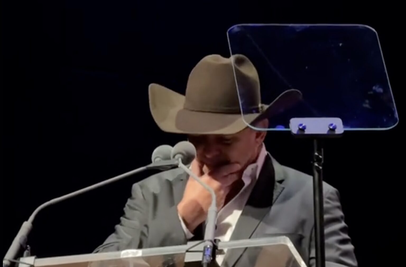 Rhett Akins Breaks Down In Tears After Being Honored By His Son, Thomas ...