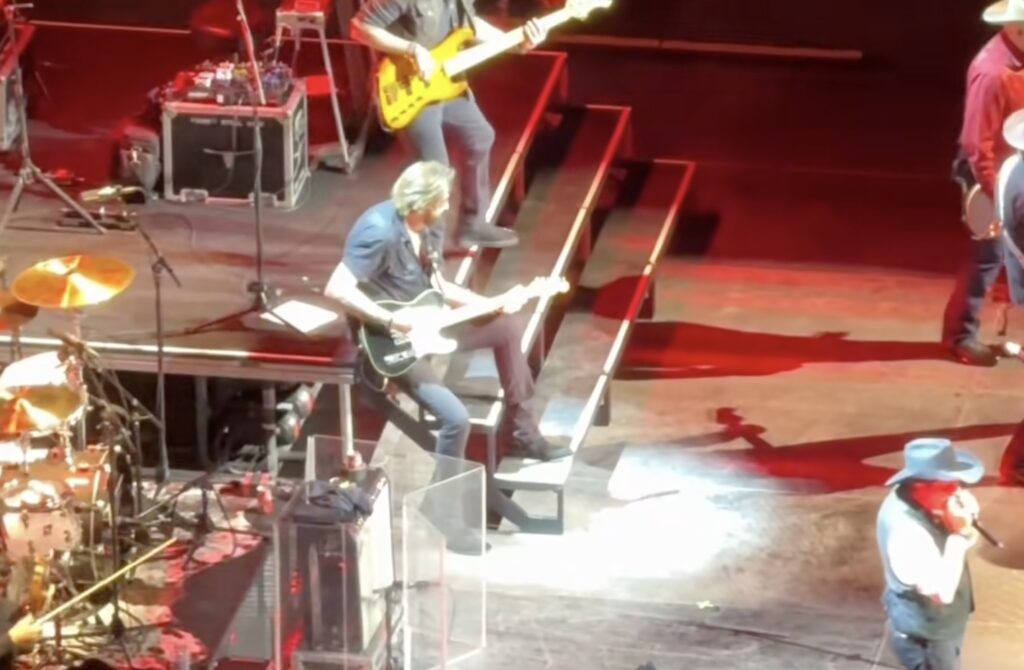 Fans Express Concern For Ronnie Dunn After He Walks Offstage Mid-Song ...
