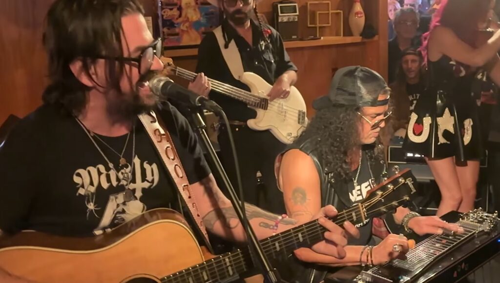 Slash Shows Off Pedal Steel Skills For Performance Of Hank Jr.’s ...