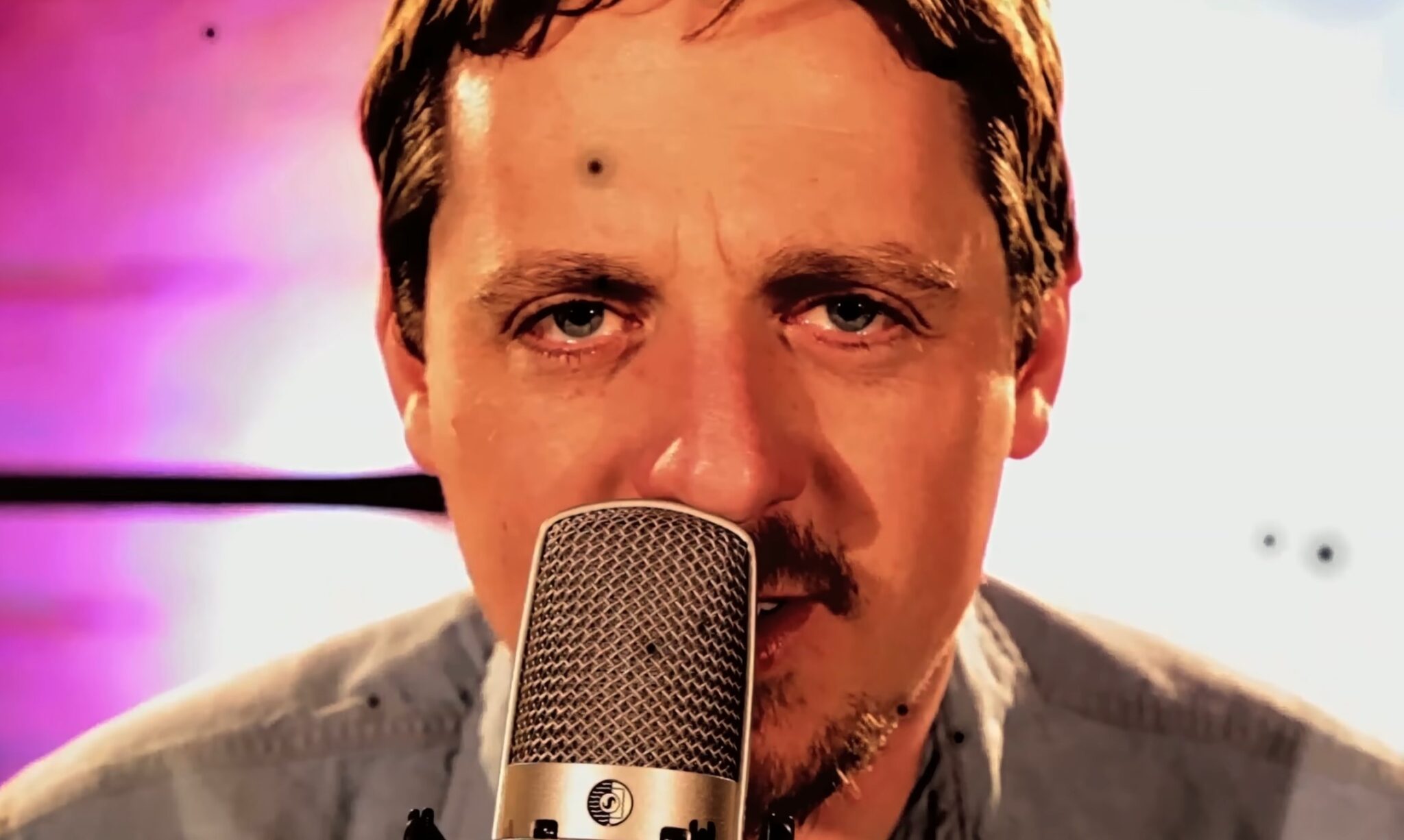 Sturgill Simpson Wrote “Turtles All The Way Down” In A Hotel Shower ...