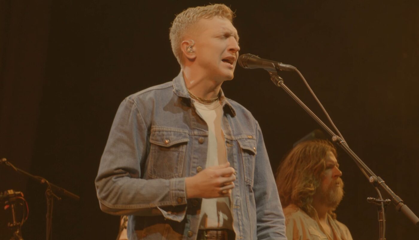 Tyler Childers Releases “Rustin’ In The Rain” Live Performance From ...