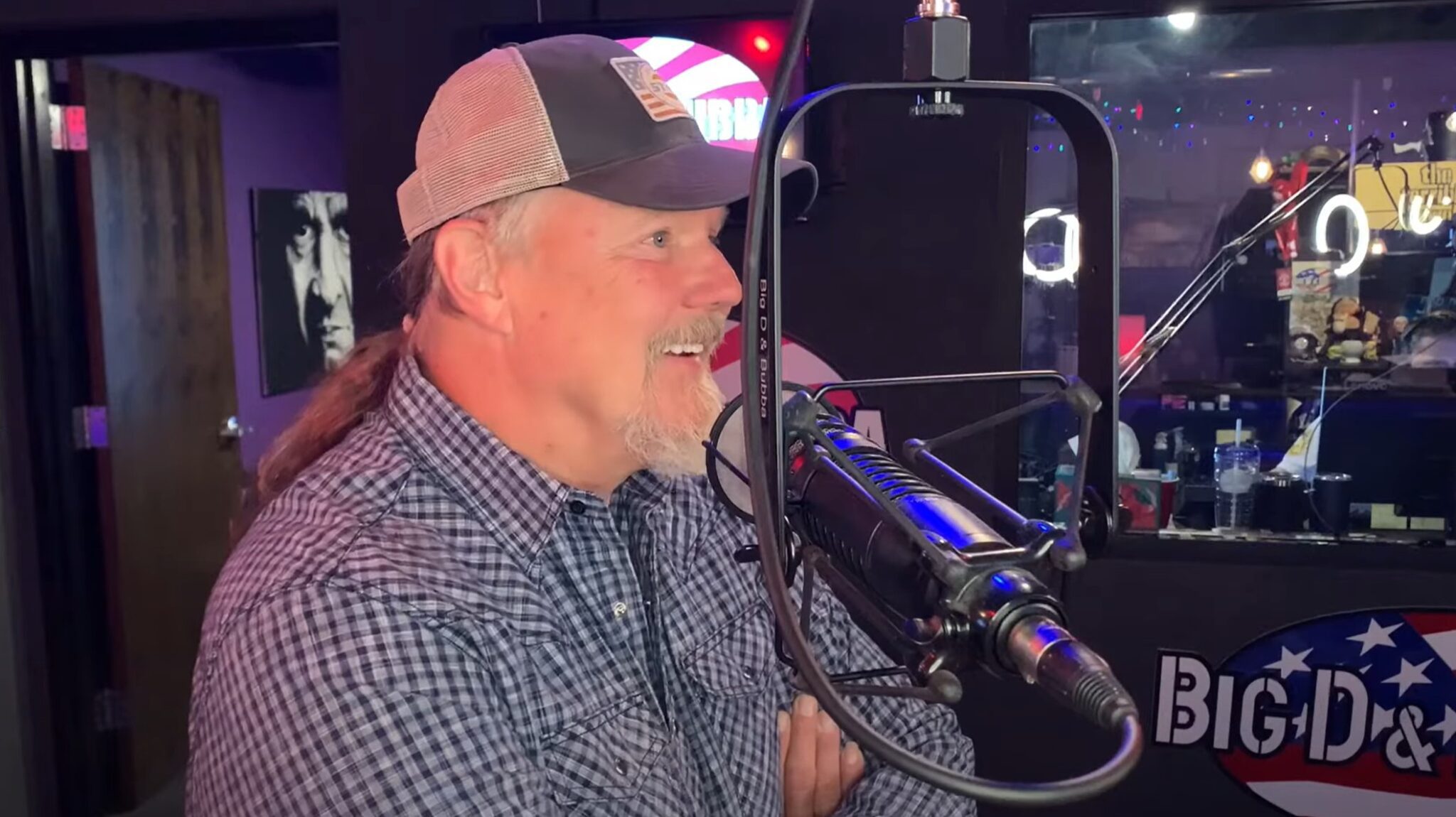 Trace Adkins Told Doctors To Reattach His Pinky Finger In A Specific ...