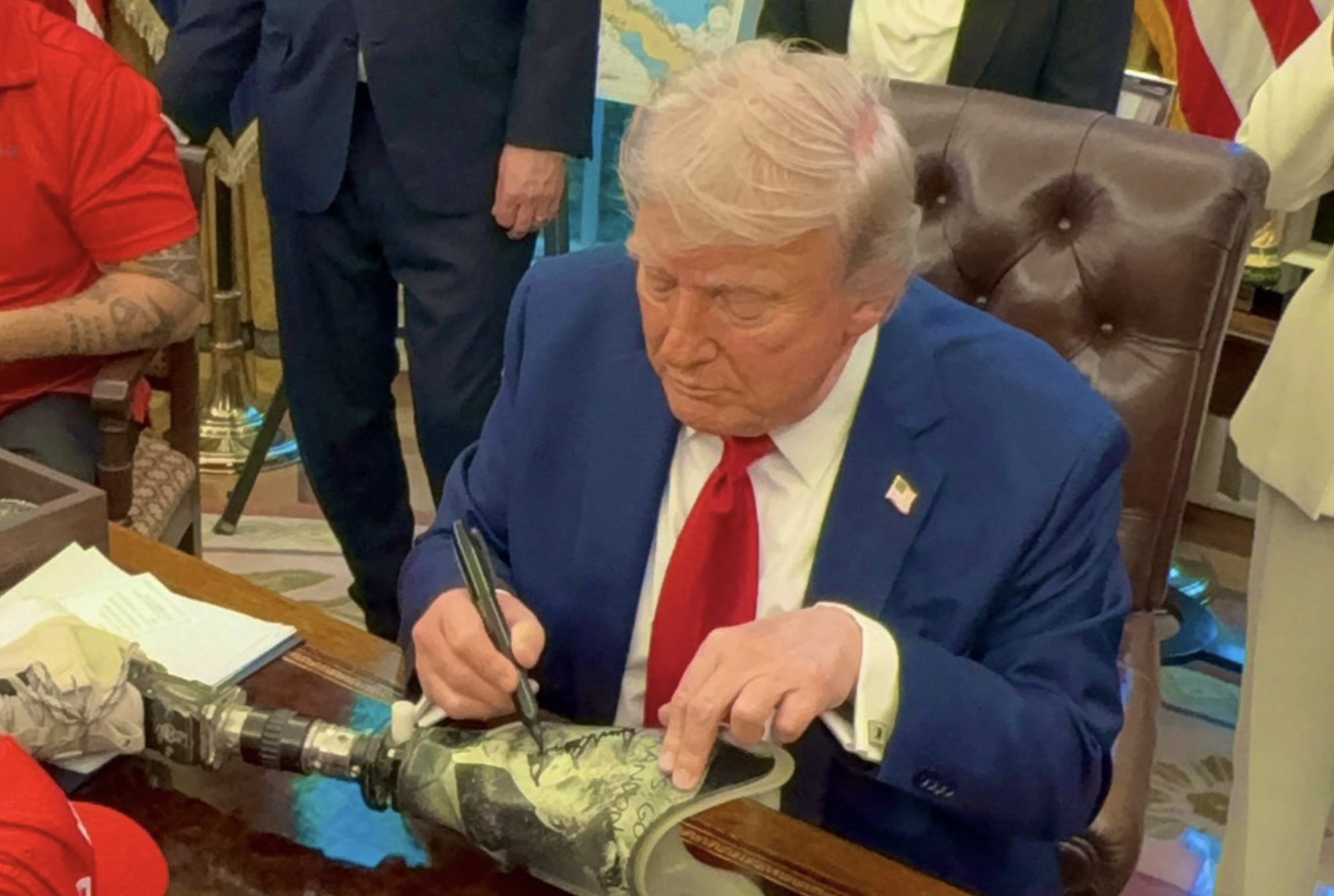 Donald Trump Signs Wounded Veteran’s Prosthetic Leg – Right Over A “Let ...