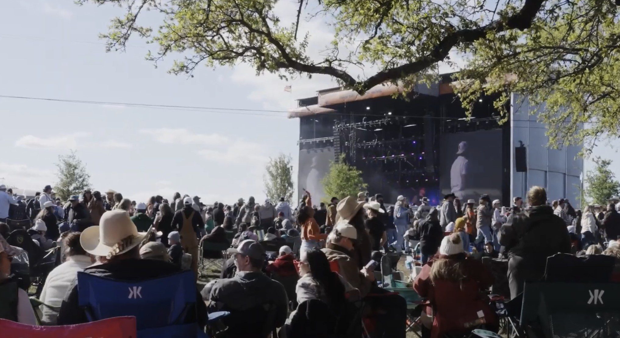 Two Step Inn Reverses No Chair Policy For 2026 Festival After Backlash ...