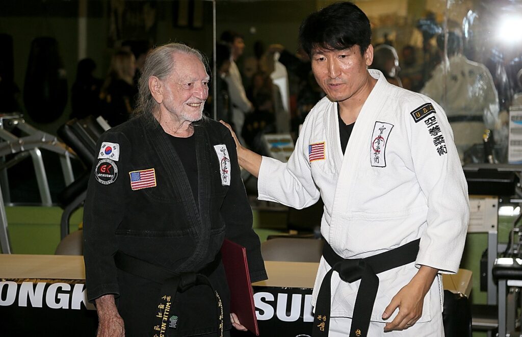 Willie Nelson Is A 5th Degree Black Belt In The Korean Martial Art Of ...