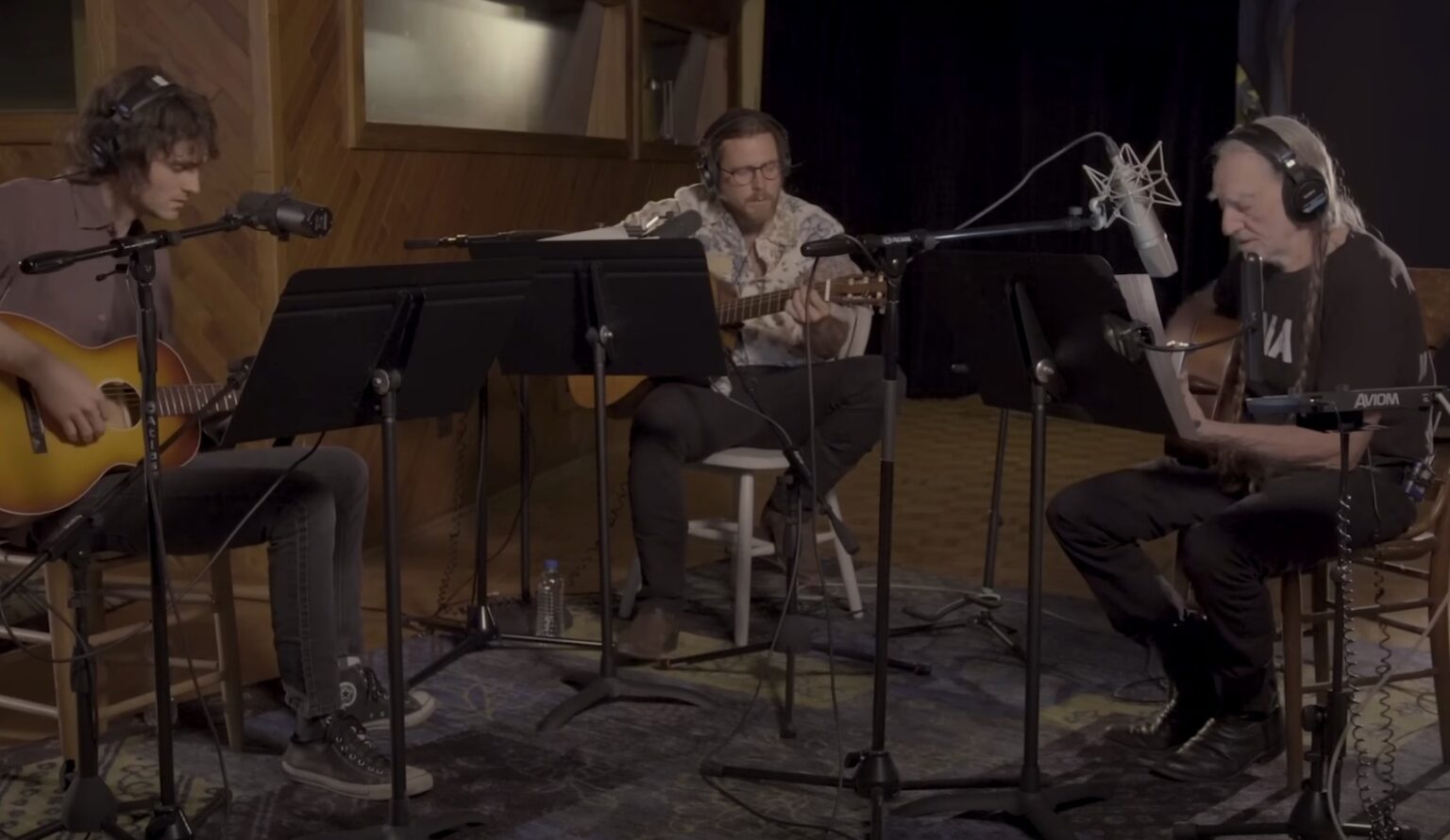 Willie, Lukas And Micah Nelson’s Acoustic Rendition Of “Blue Eyes ...