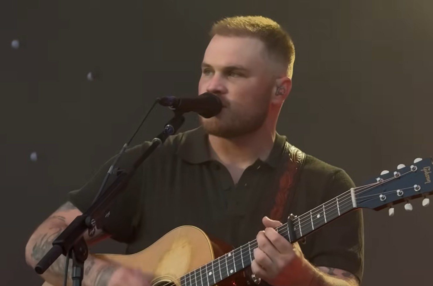 Fans Notice Zach Bryan Rocking A Totally New Hairline During Dublin ...