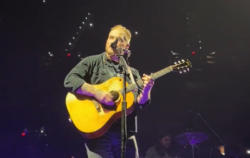 Zach Bryan Performs “The Way Back” For The First Time Live In Houston ...
