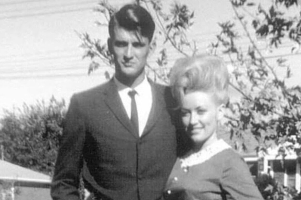 Dolly Parton Thanks Fans For Support After The Passing Of Her Husband ...