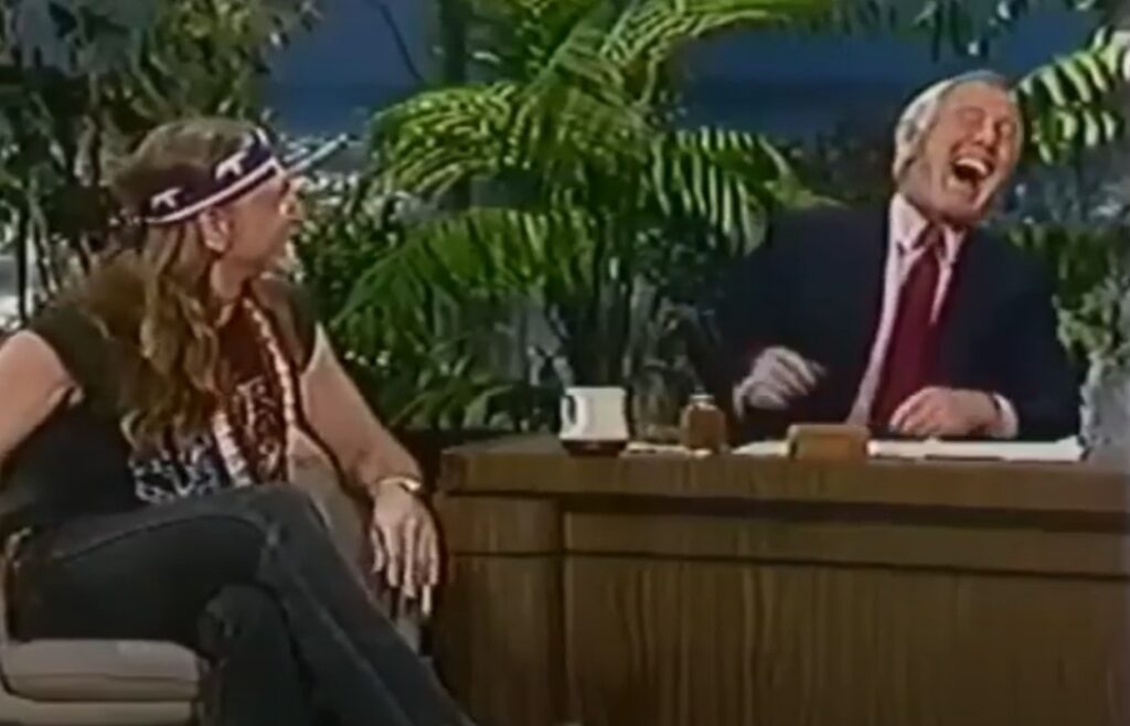 Willie Nelson Leaves Johnny Carson In Stitches Laughing At His Answer ...