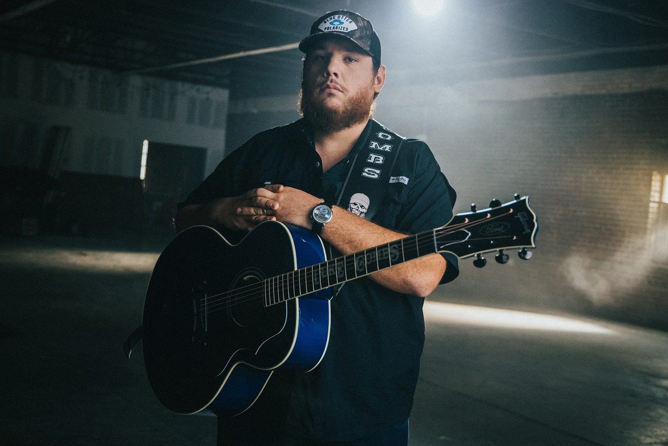Luke Combs Teases Title Track From Upcoming Tour, “Middle Of Somewhere ...