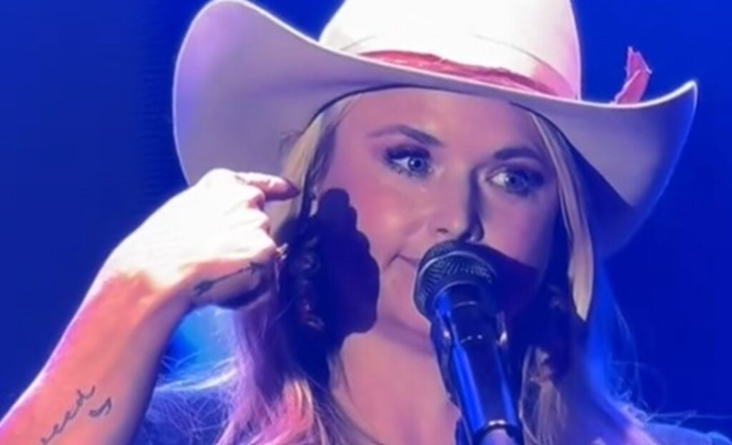 Miranda Lambert Scolds Her Audience Members For Not Paying Attention ...