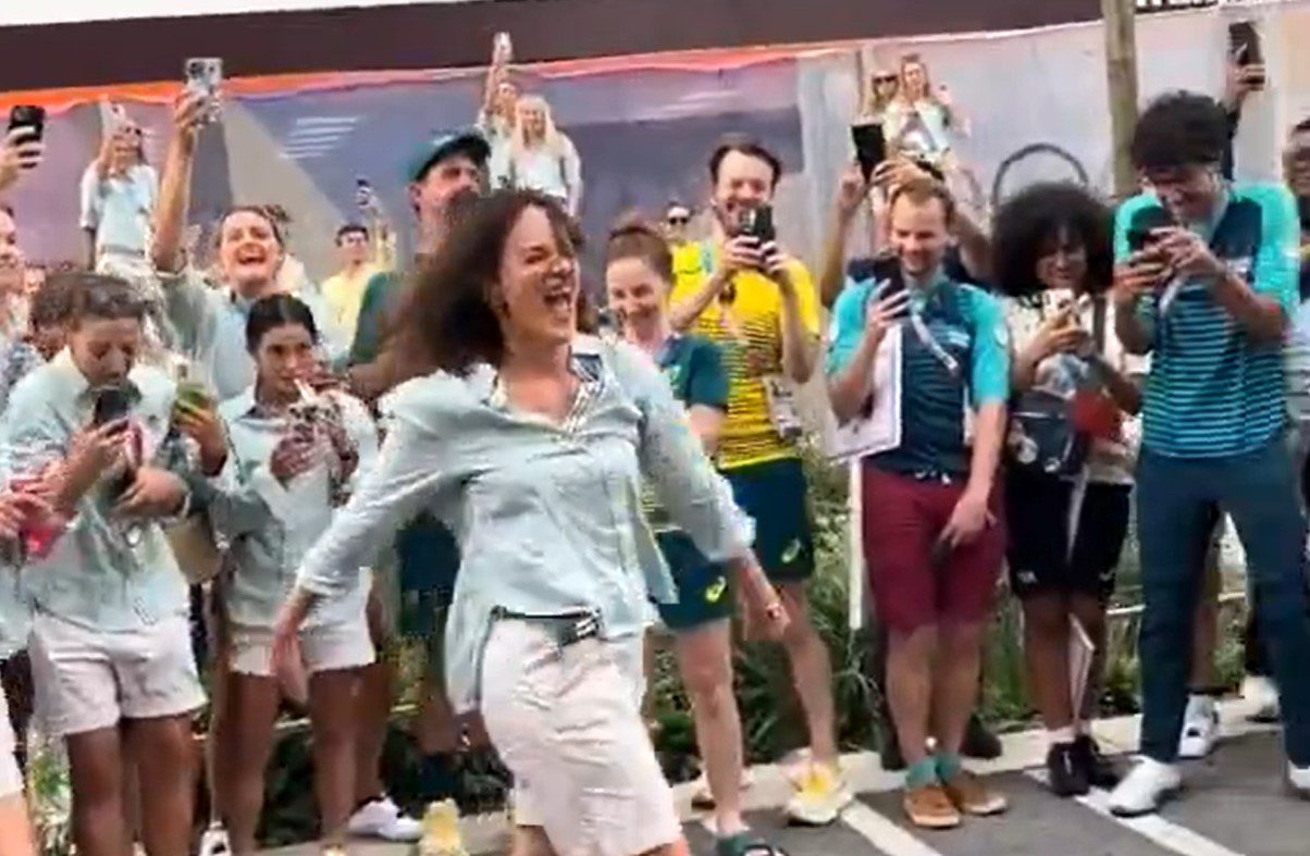 Viral Olympic B-Girl Raygun Returns Home To Australia & Breakdances For ...