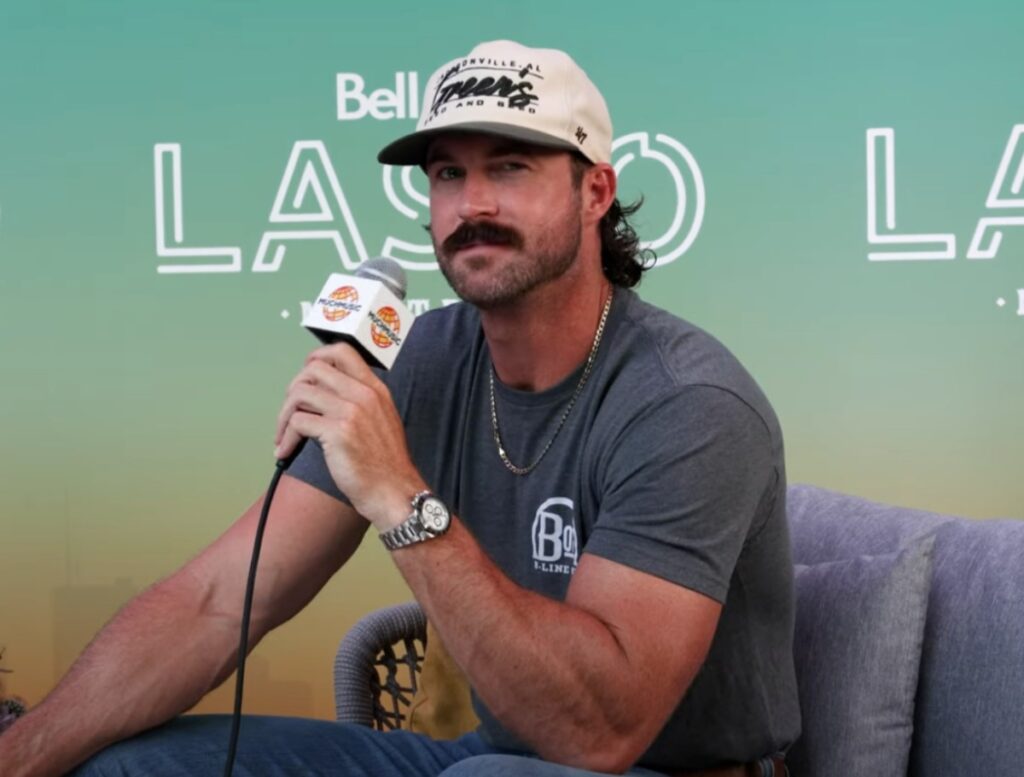Riley Green Reveals His Best Pickup Line… & It’s NOT From “You Look ...