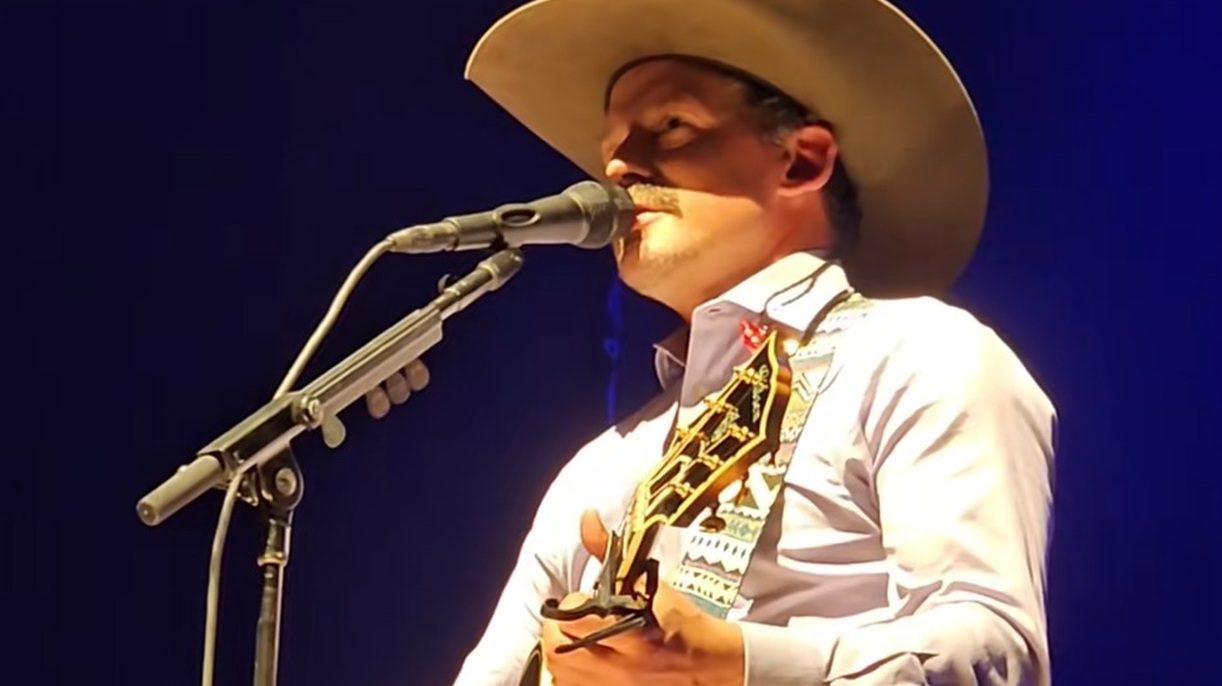 Turnpike Troubadours Frontman, Evan Felker, Delivers Phenomenal Cover ...